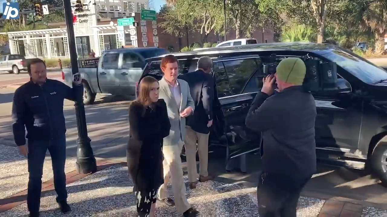 Watch Murdaugh's family arrive at Colleton County Courtroom | Hilton ...