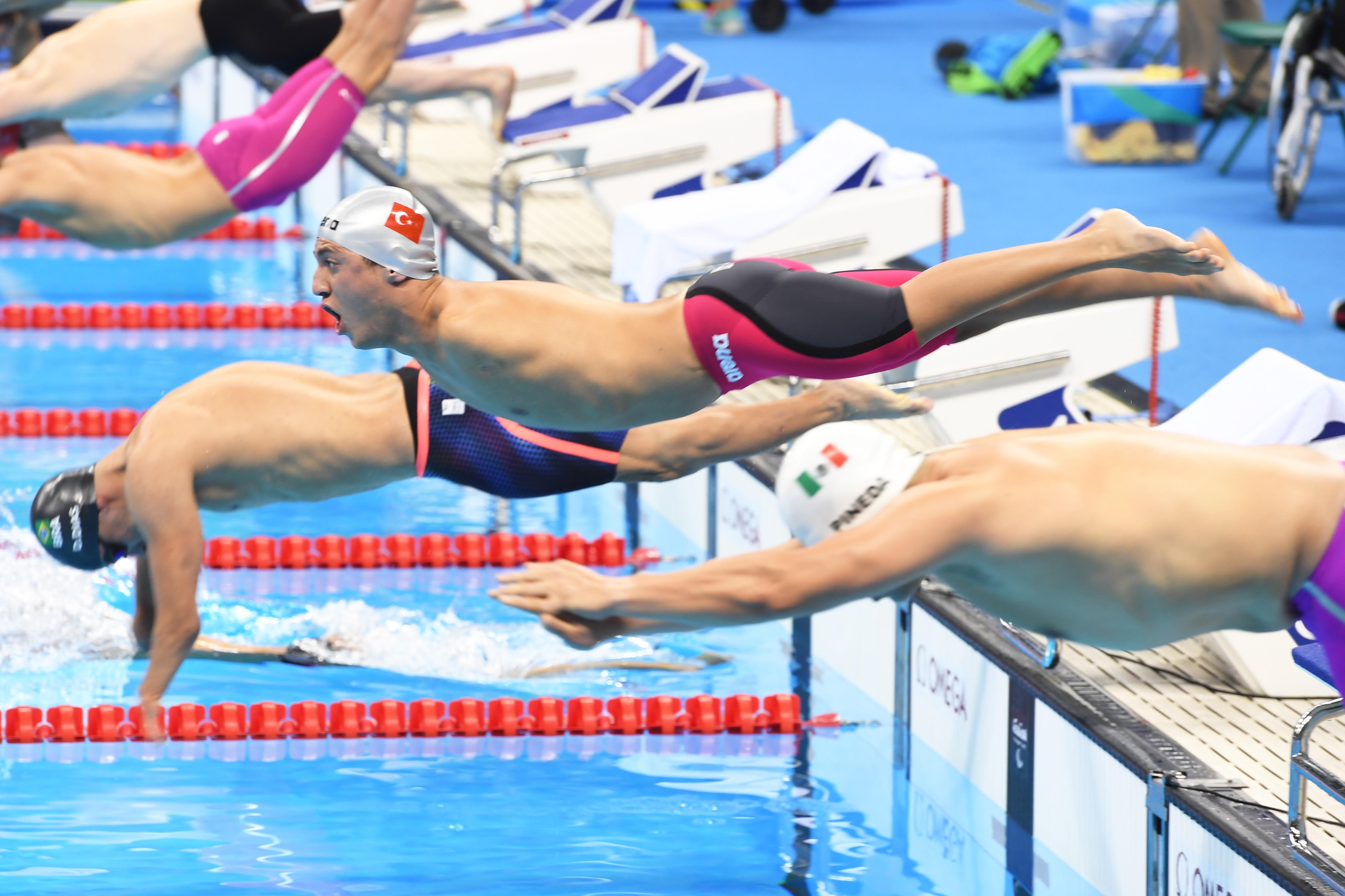 A Year After Shark Attack, Ali Truwit To Swim In Paralympics | HuffPost ...