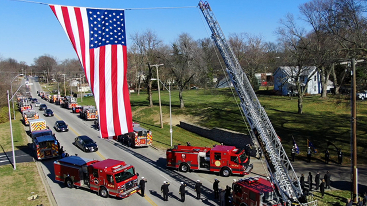 KCFD captain who died from COVID saluted as procession arrives at ...