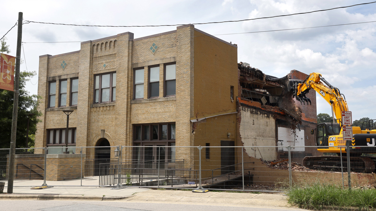 Charlie Goodnights comedy club building torn down after 40 years ...