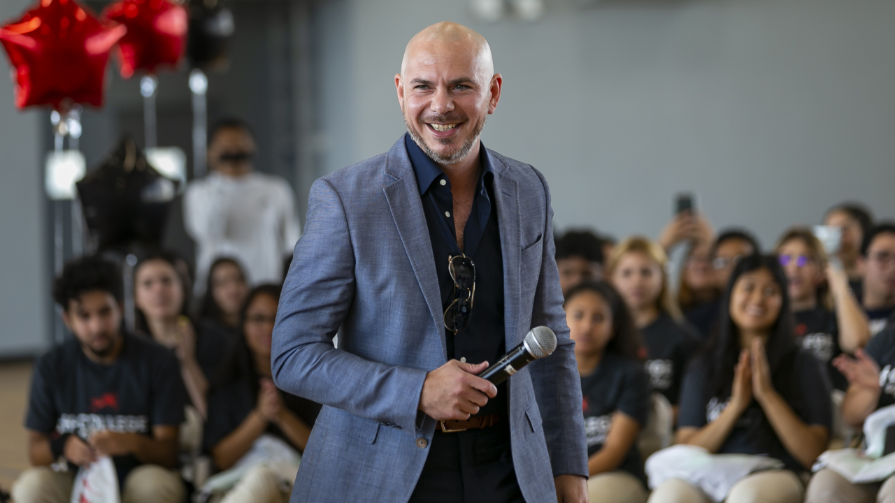 Pitbull surprises SLAM Academy Miami at academic signing day | Miami Herald
