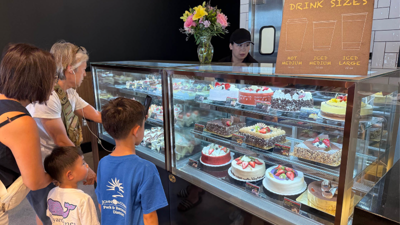 Sweets and coffee are the attraction at Overland Park's new 85°C Bakery ...