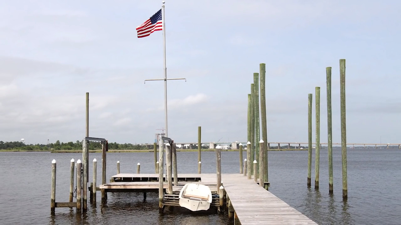 Caroline Dunaway recites 'I'm Just a Little Dinghy' | Biloxi Sun Herald