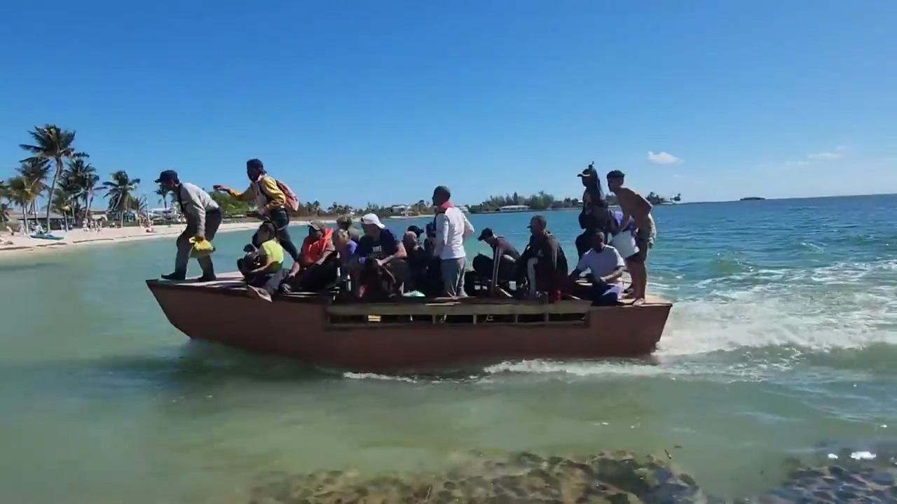 Cuban migrant boat arrives to Florida Keys beach | El Nuevo Herald