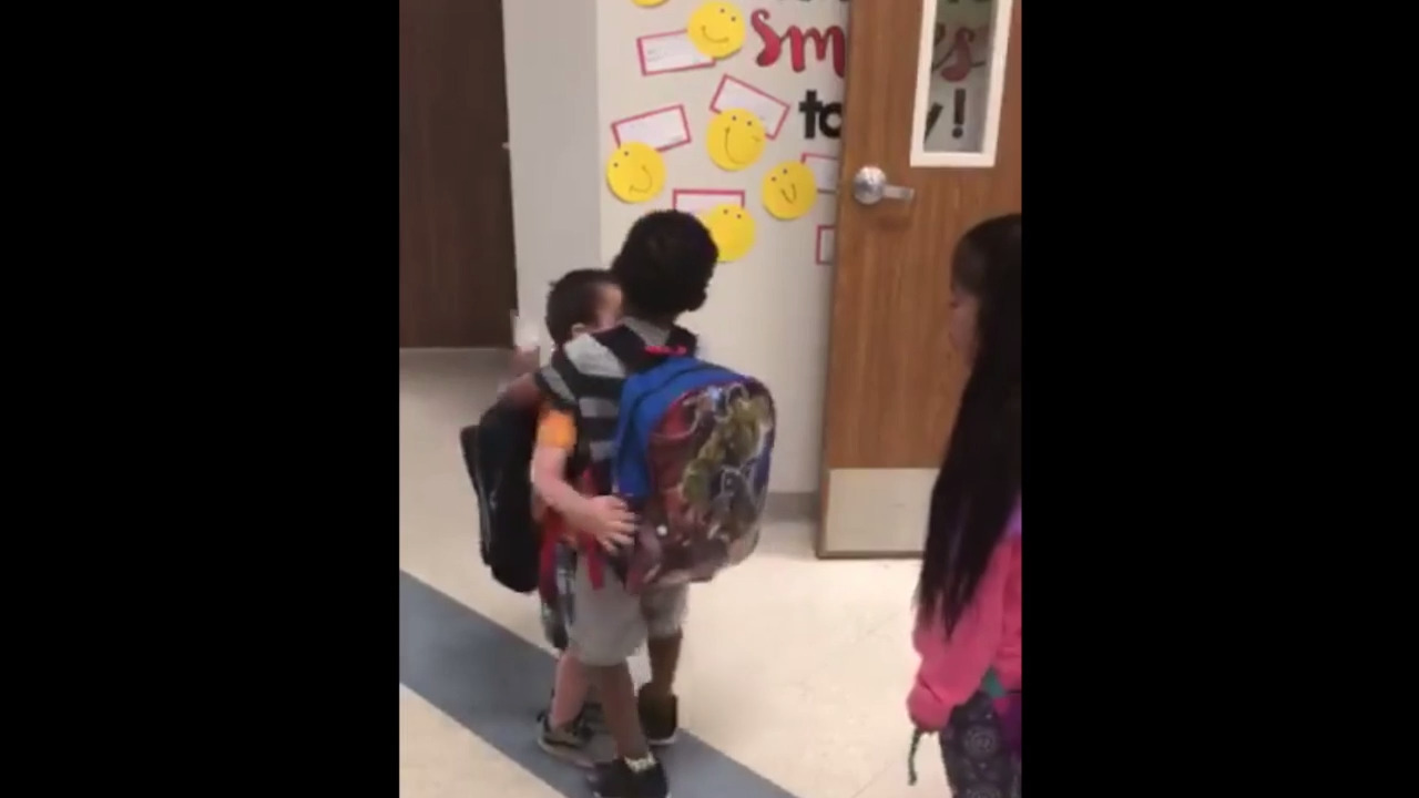 Texas kindergarteners start each day with handshake, smile | Fort Worth ...