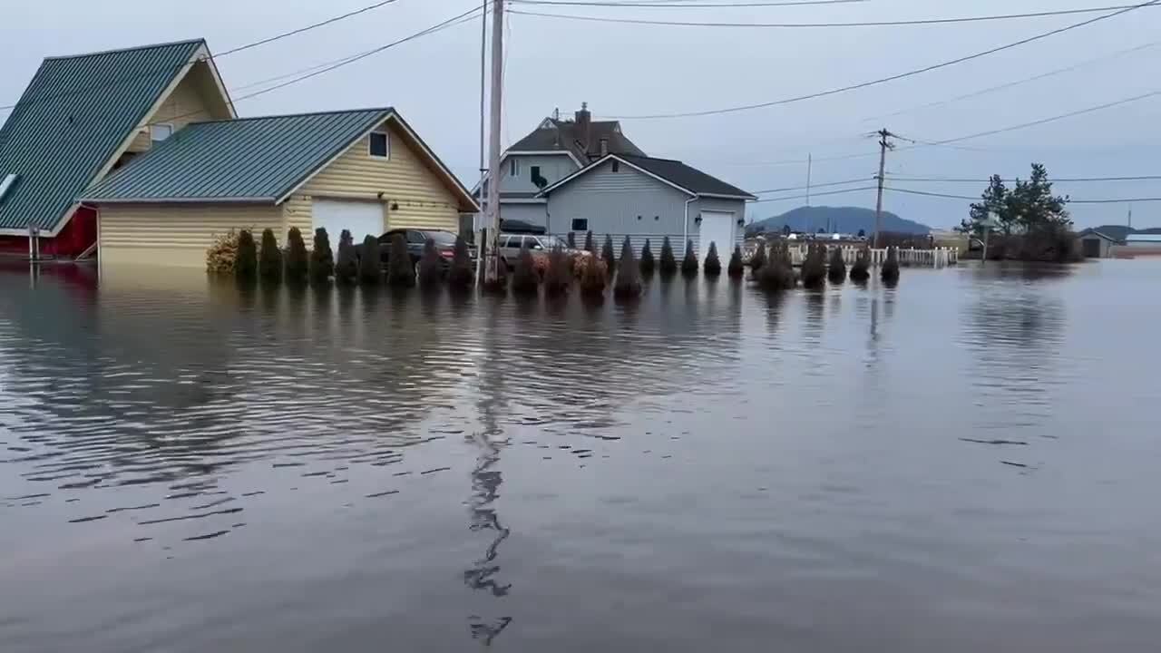 Flooding threatens homes on Sandy Point in Whatcom County | Bellingham ...