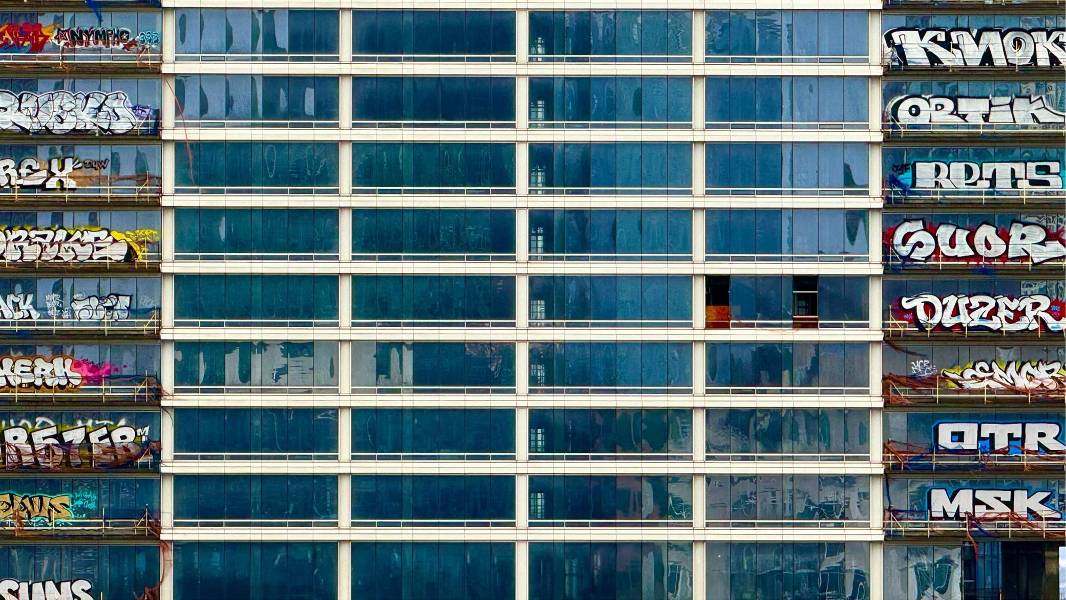 Los Angeles CA high rise building covered in graffiti | Sacramento Bee