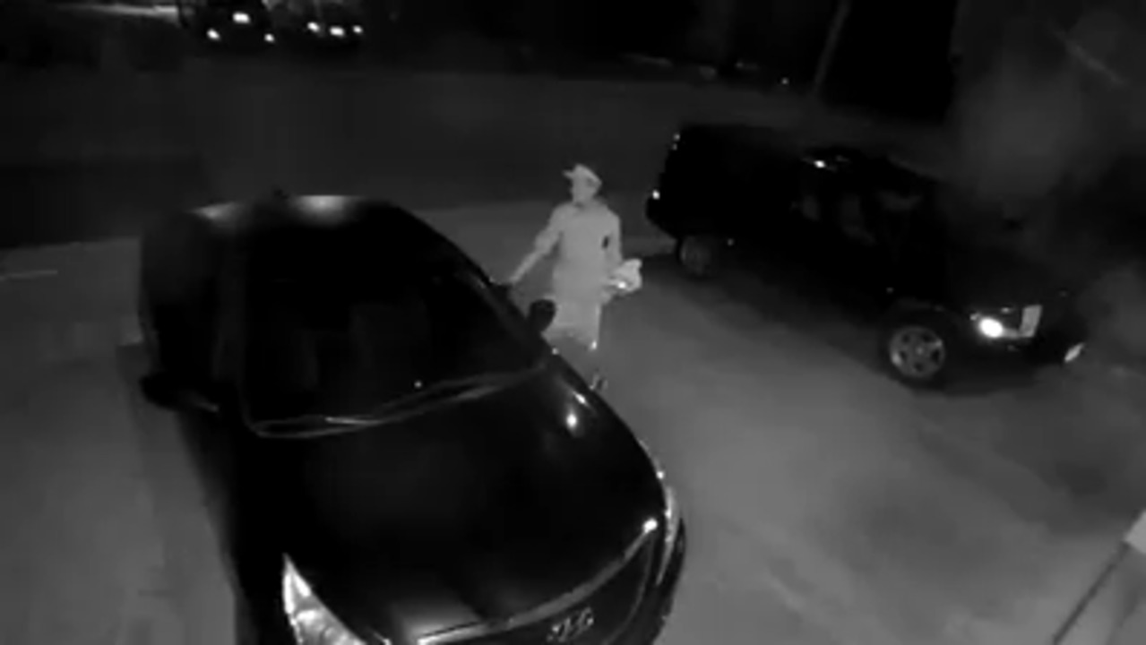 Video: Man trying to get into cars sought by Davis police | Sacramento Bee
