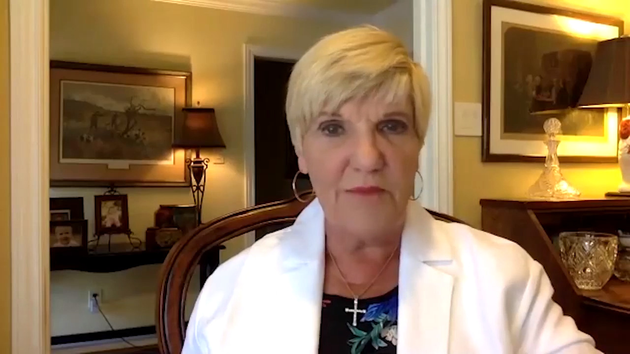 Mayor Betsy Price shares story of couple who died of COVID holding ...