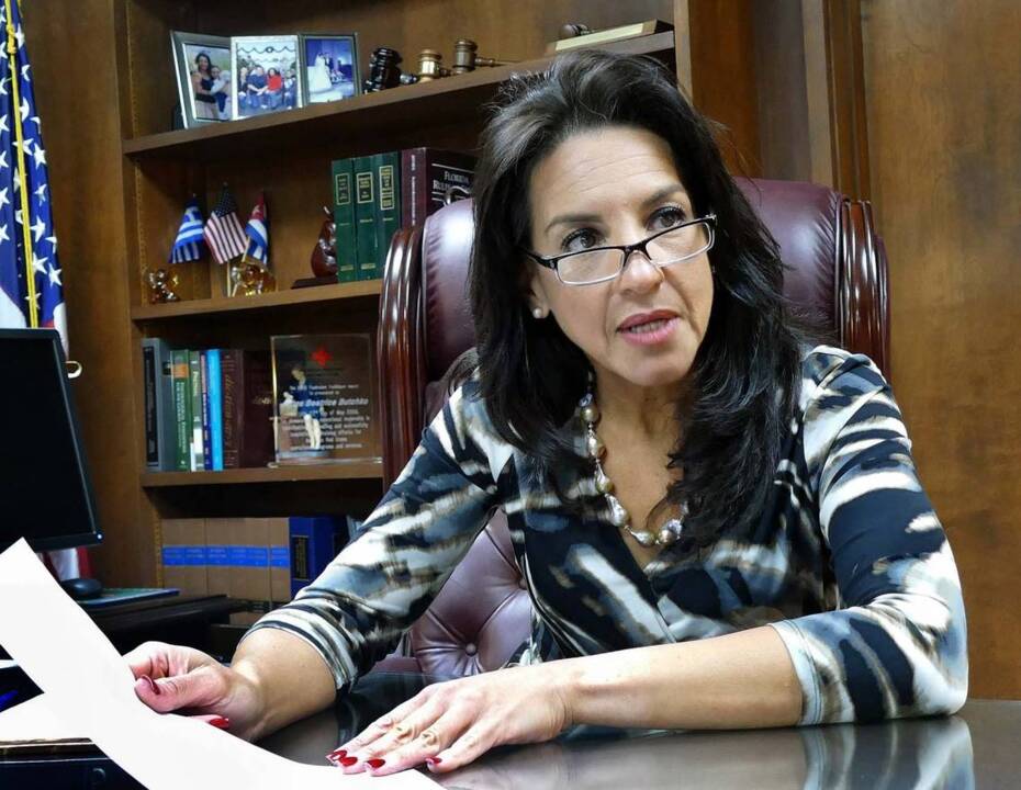 Jueza de corte civil de Miami-Dade, Beatrice Butchko, habla sobre el ...