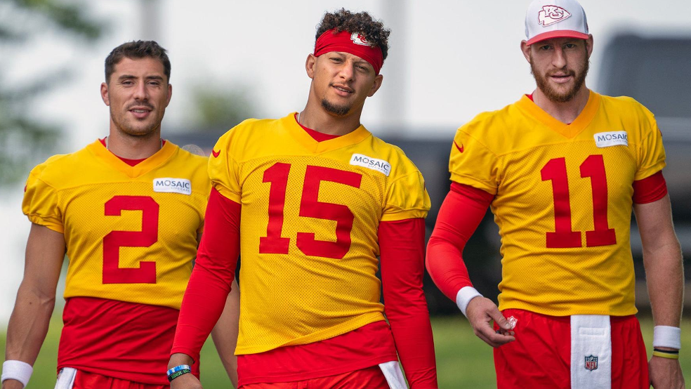 Chiefs quarterback Patrick Mahomes talks about Raiders' Kermit the Frog ...