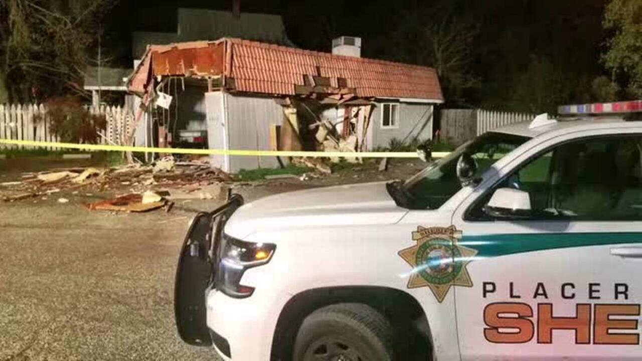 Truck rams Loomis gun shop in burglary, two arrested | Bradenton Herald