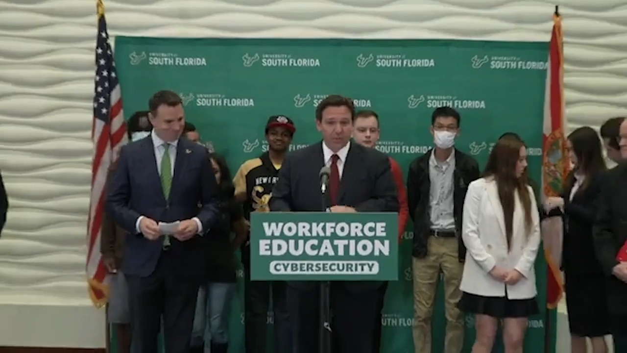 Gov. Ron DeSantis tells high school students to remove masks | Miami Herald