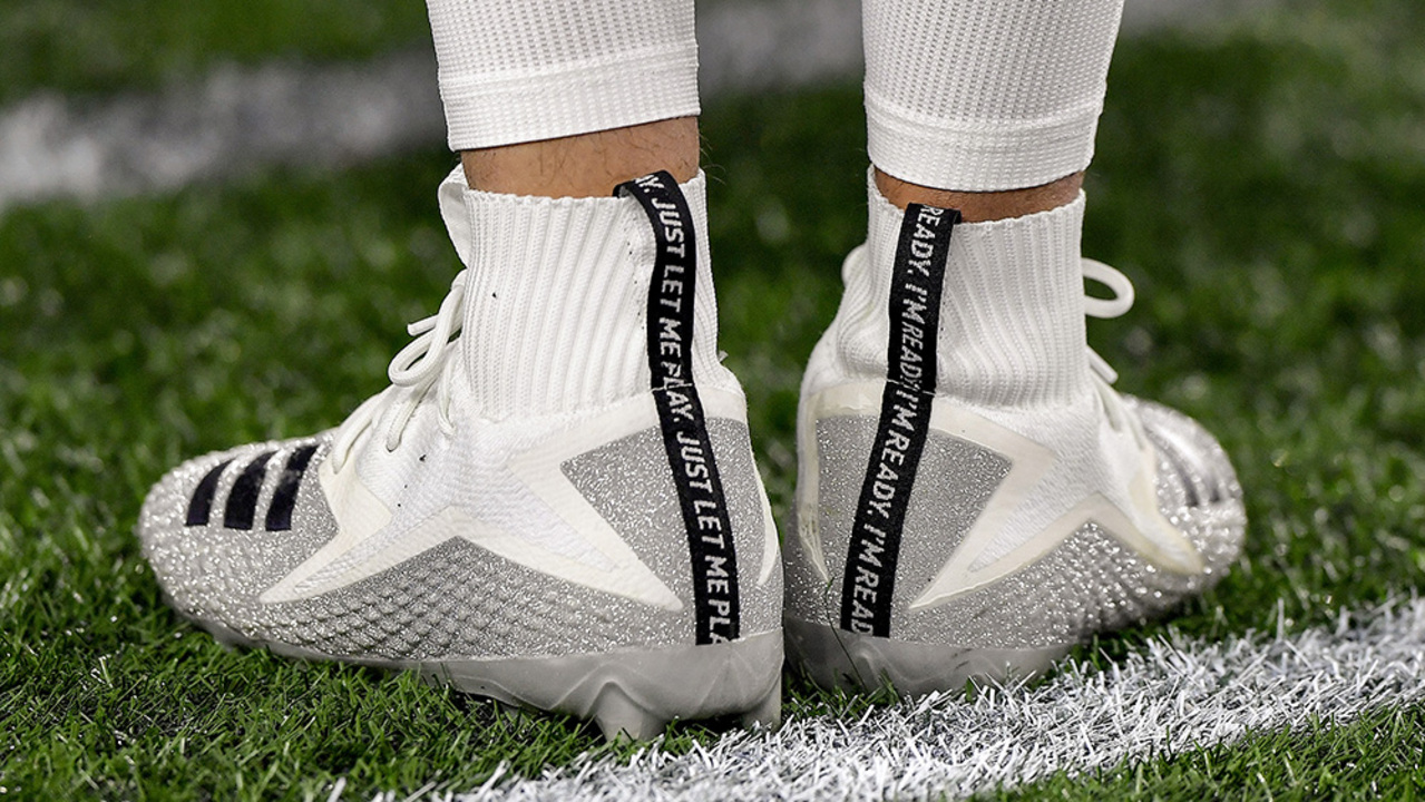 Mahomes' sparkling shoes and Chiefs warm up for Patriots | Kansas City Star