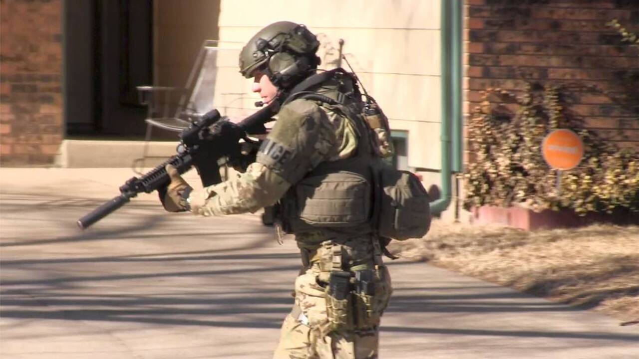 SWAT teams respond to standoff | Charlotte Observer
