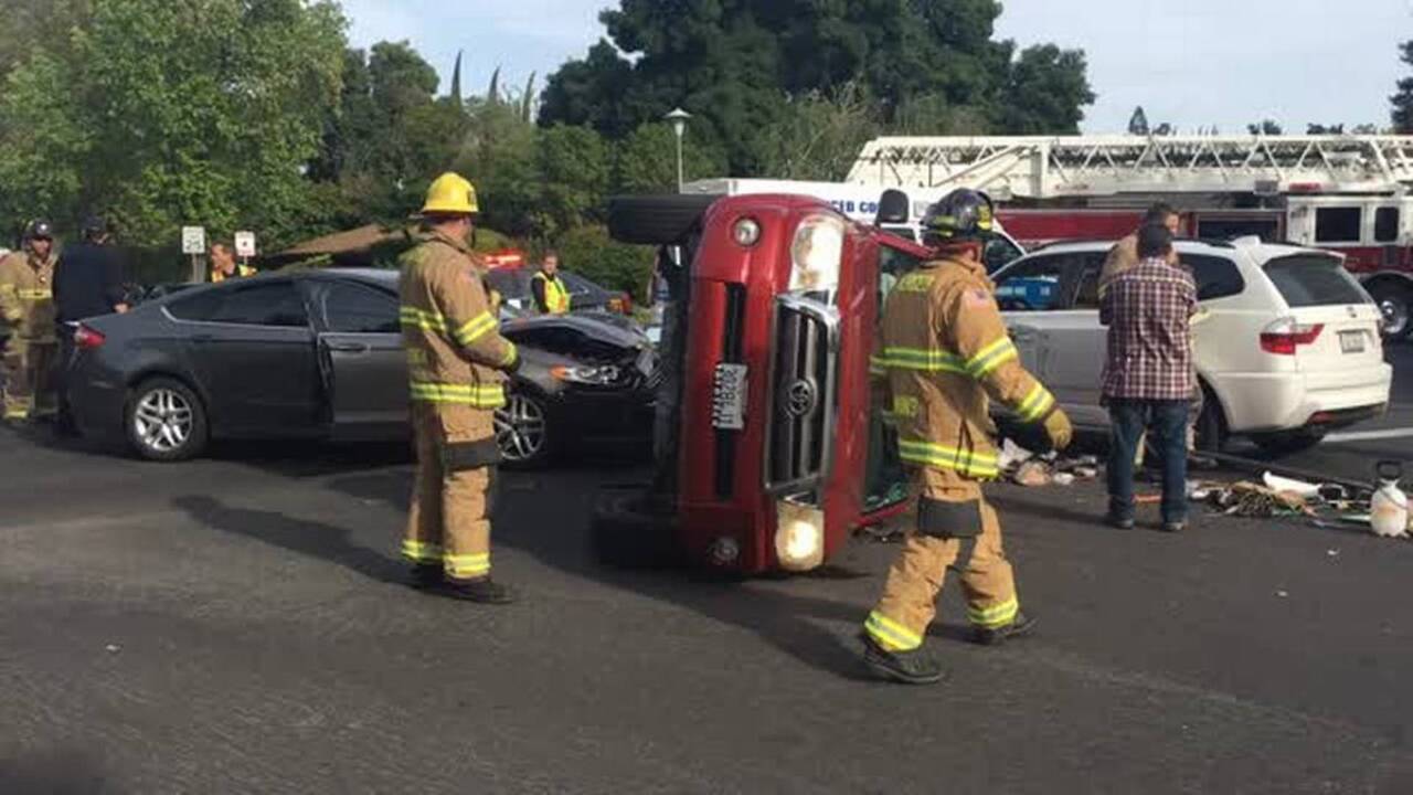 Truck ends up on its side in Merced crash | Merced Sun-Star