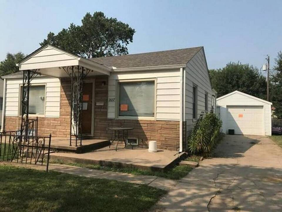 Carlo Brewer and Stephen Bodine argue over Evan Brewer | Kansas City Star