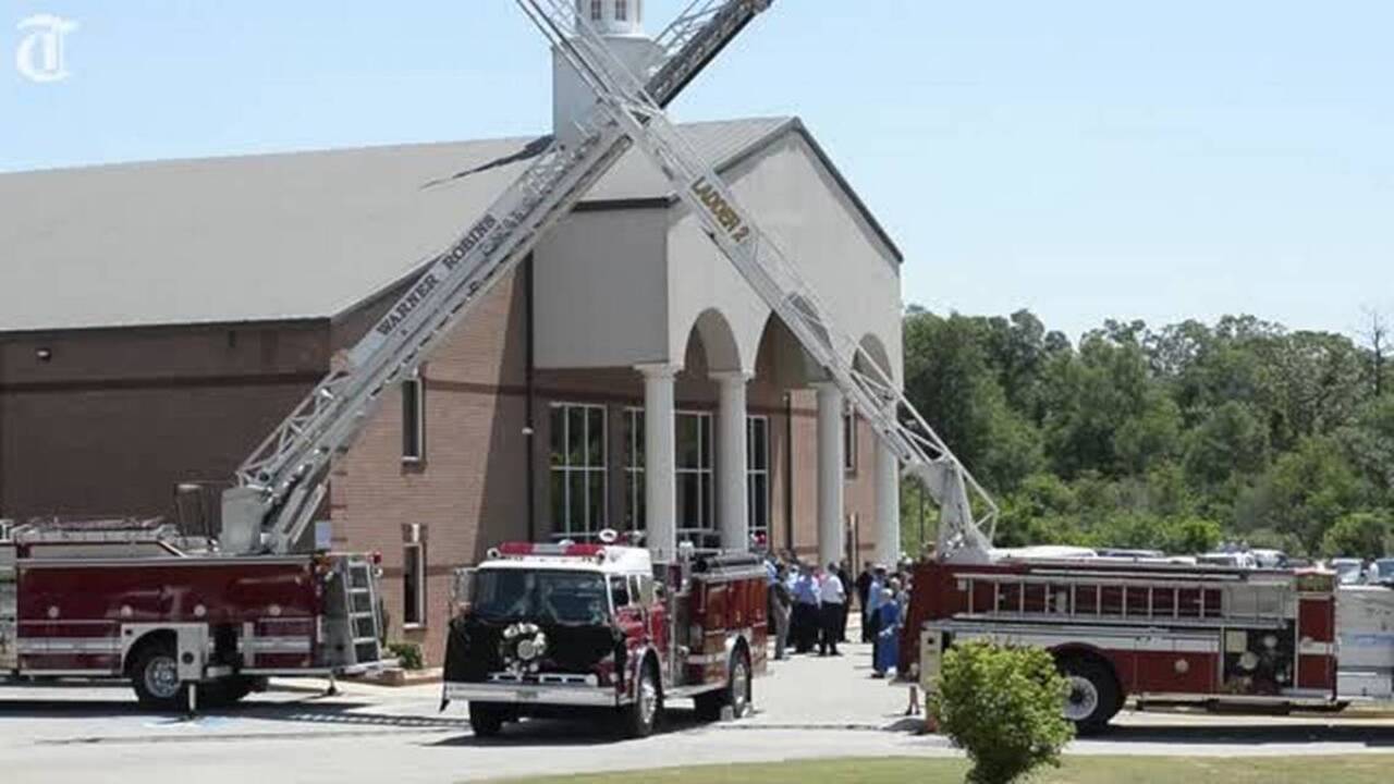 More than 1,000 attend service for Macon County firefighter Darrell ...