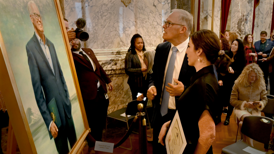 Jay Inslee’s official governor’s portrait unveiled at Capitol | The ...