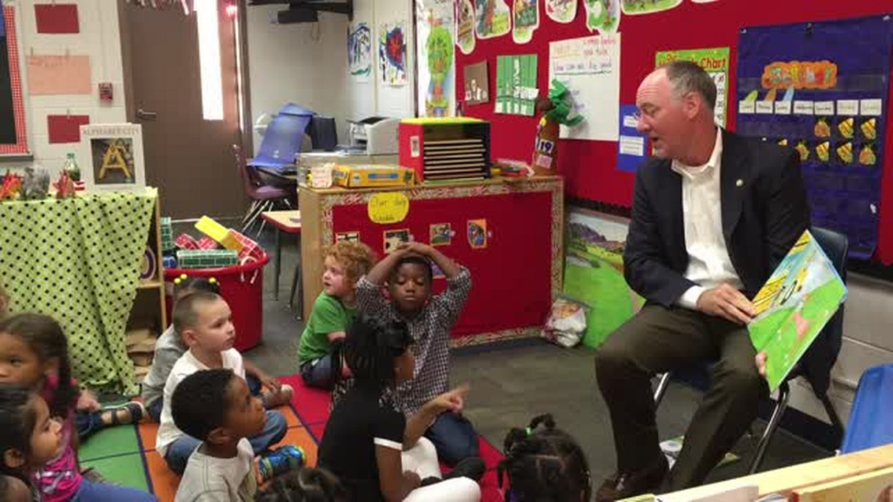 Video: Rep. Allen Peake reads to Bibb students | Macon Telegraph