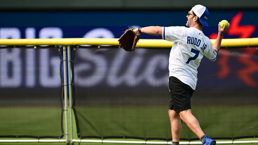 Paul Rudd wins KC Royals hot dog race | Kansas City Star