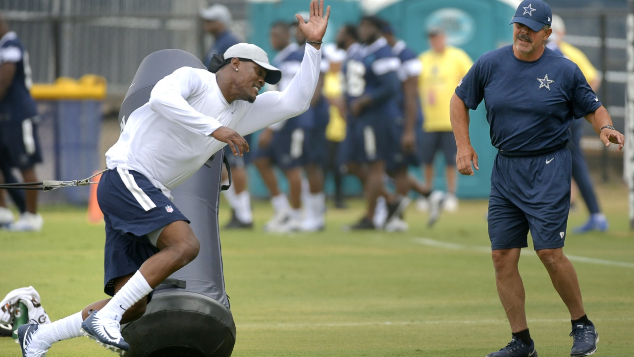 Dallas Cowboys defensive end Randy Gregory (94) working out by himself ...