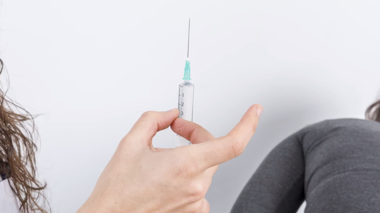 La FDA advierte contra el uso de silicona inyectable para delinear la ...