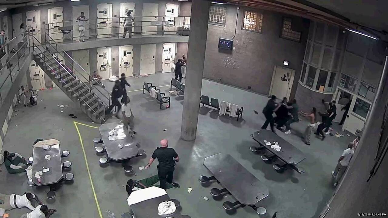 Security video shows inmates fight at Chicago, IL, prison | Hilton Head ...