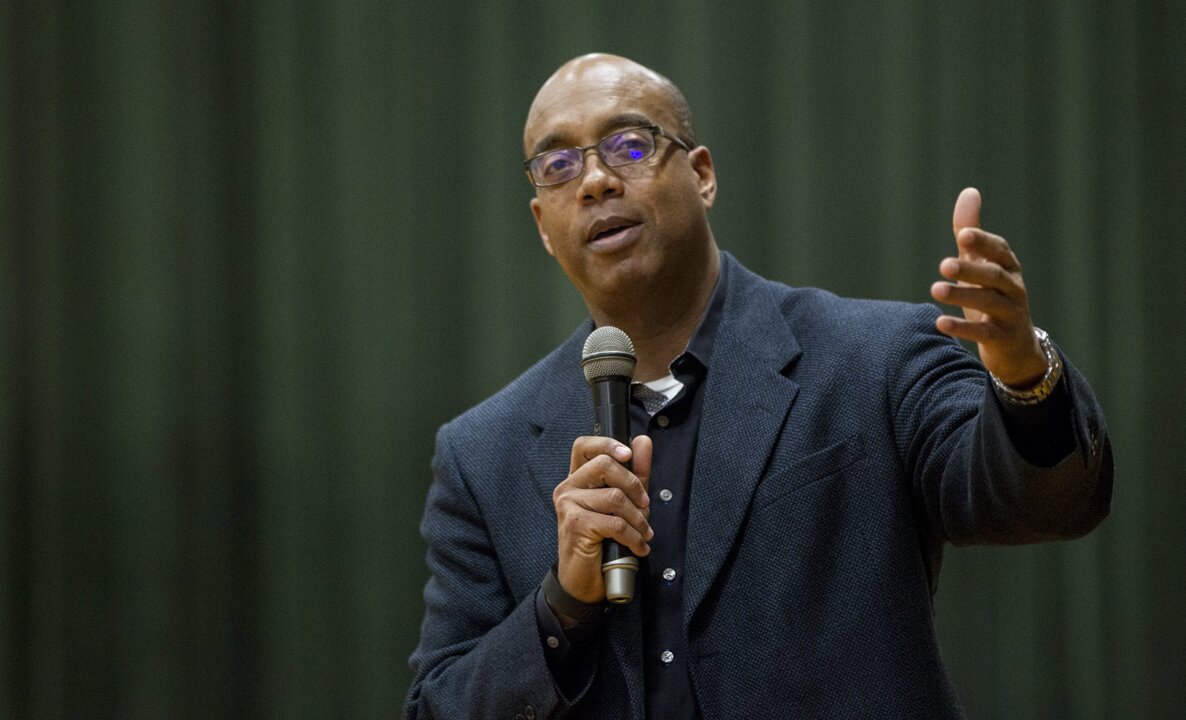 IL Sen. James Clayborne honored by State senate. | Belleville News-Democrat