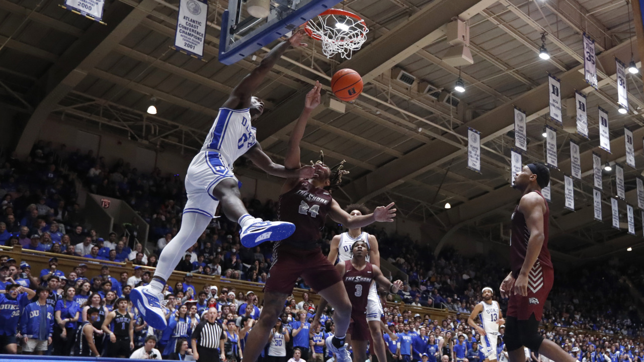Watch Duke's Dariq Whitehead make a huge slam dunk in victory over ...