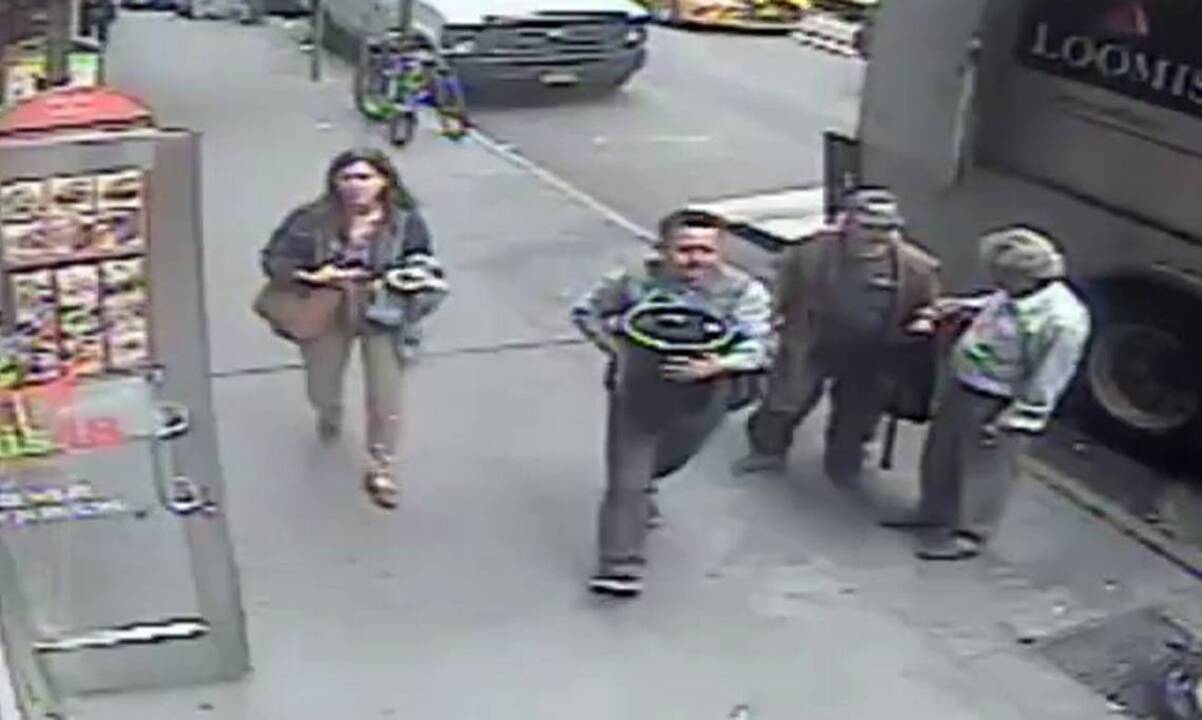 Video shows thief walking away with bucket of gold flakes worth $1.6 ...