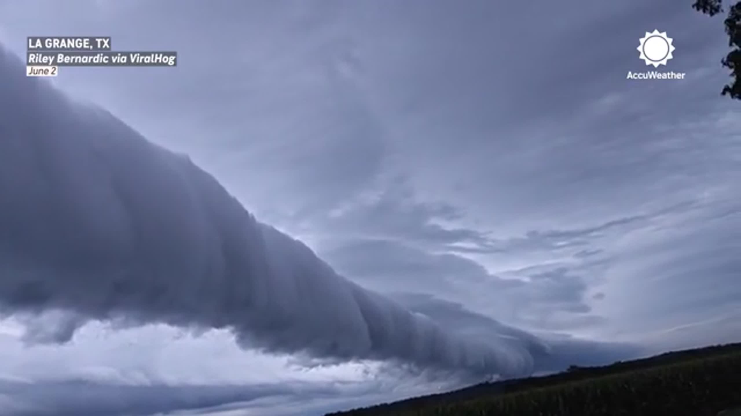 Rare roll cloud rolls across Texas sky | AccuWeather