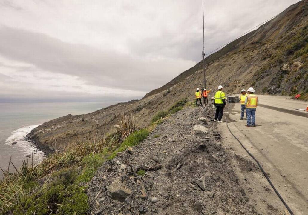 Get an up-close look at the massive Hwy. 1 landslide in Big Sur ...