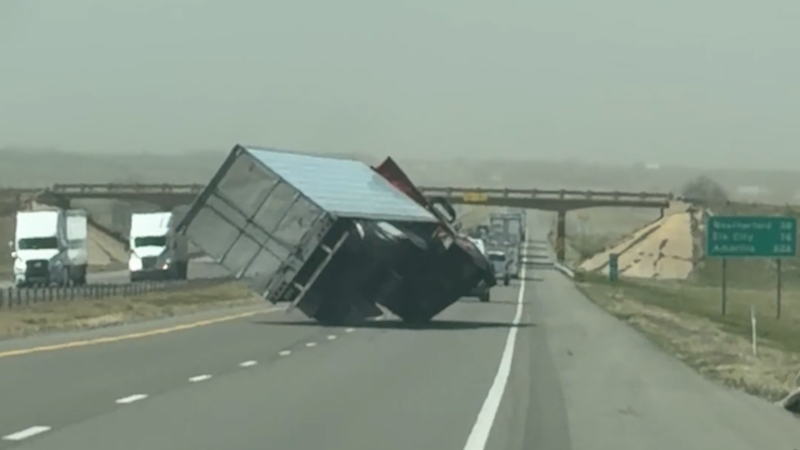 Tractor trailer flips amid powerful winds in Oklahoma | AccuWeather