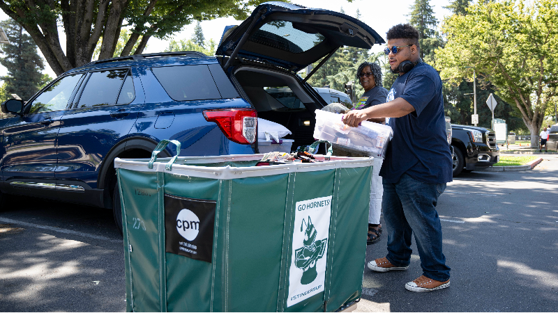 Video: See Sacramento State students and family move in | Sacramento Bee